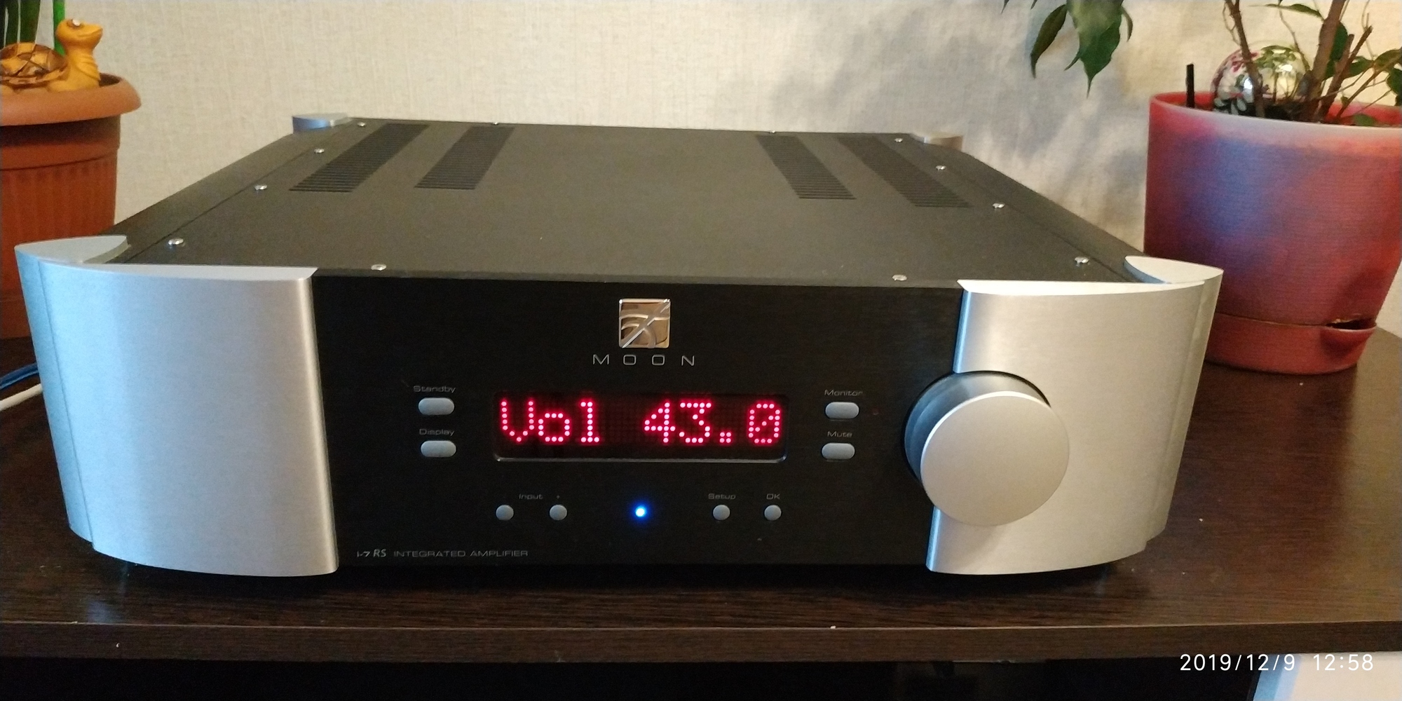 Simaudio i7 integrated amplifier